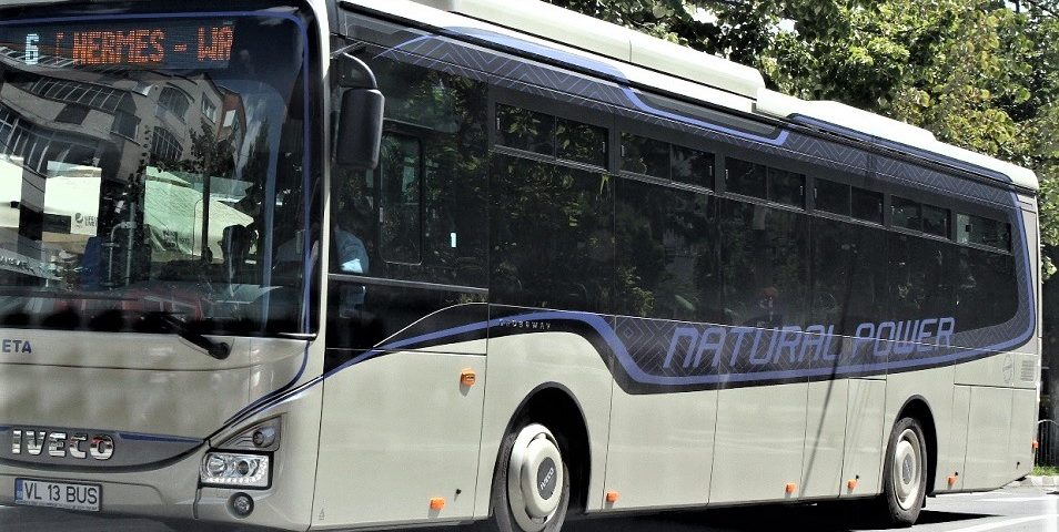 La Râmnicu Vâlcea, ETA a pus în circulaţie un nou autobuz IVECO ...